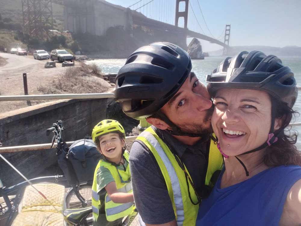 190. 13 meses pedaleando en familia por América y Asia, con Nuria y Edgar